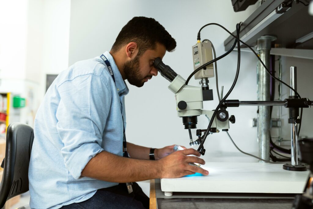 Uncovering the Fascinating History of Microscope Invention: From ...