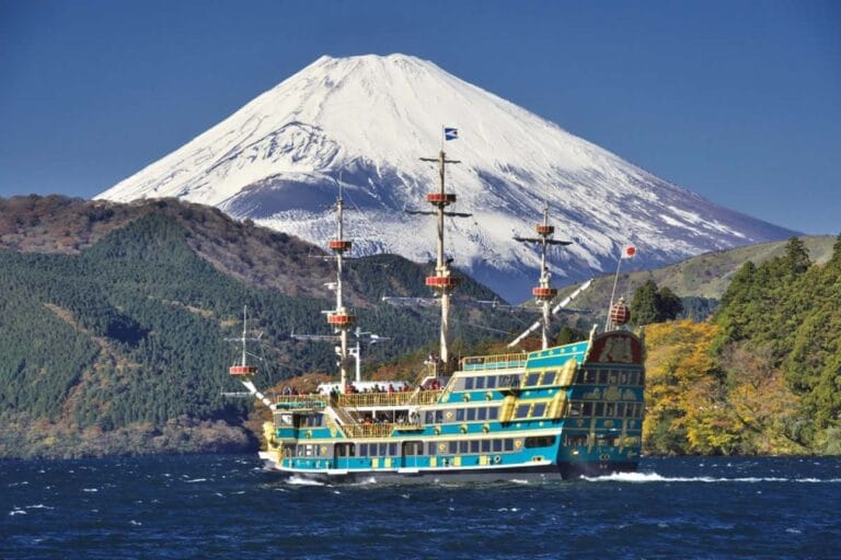 Machida Pirate Ship: Setting Sail for Hakone's Hidden Treasures