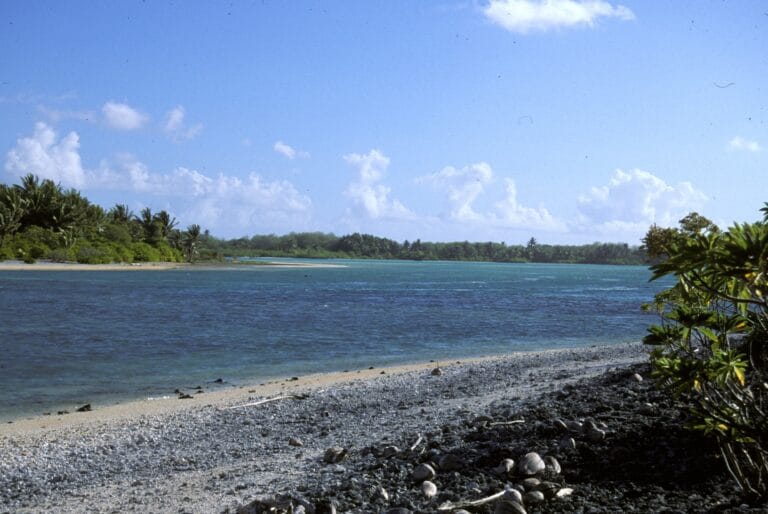 The Lost Island of Nikumaroro, Kiribati: Amelia's Shadow and a Paradise ...