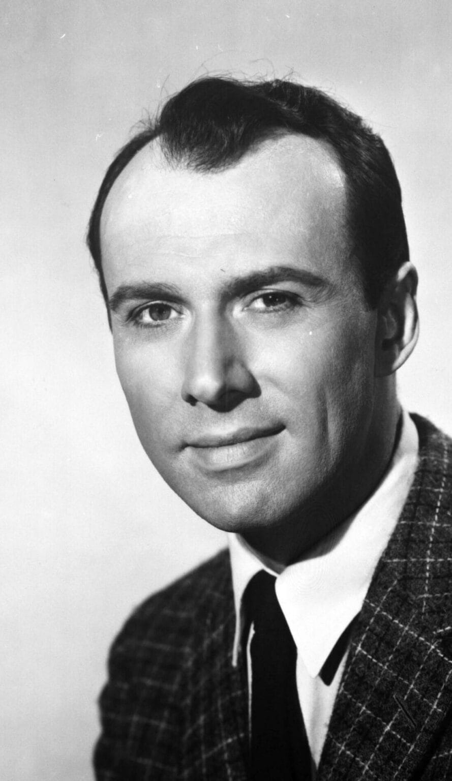 Richard Kiley: The Enduring Voice of a Generation From Broadway to ...