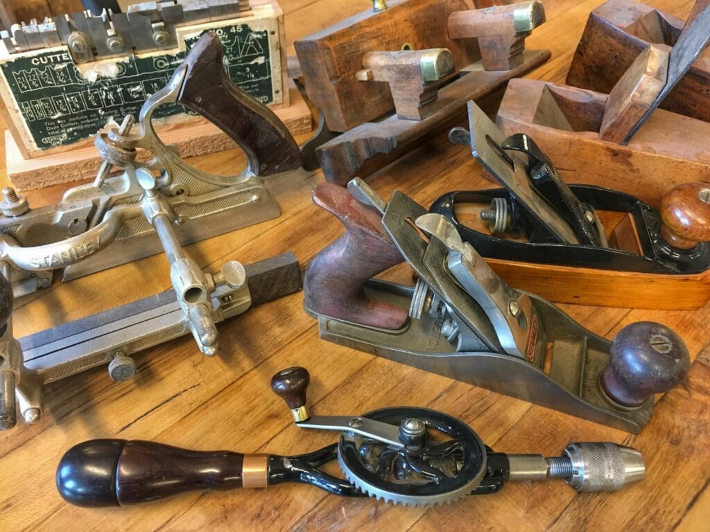 Essential Woodworking Tools: A Comprehensive Guide for Beginners & Beyond