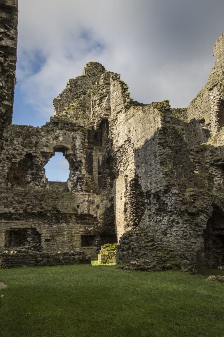 Middleham Castle: Uncovering the History of Richard III and the ...