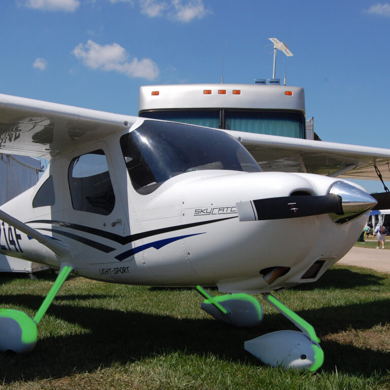 Cessna 162 Skycatcher Review: Soaring High or Crashing Low?